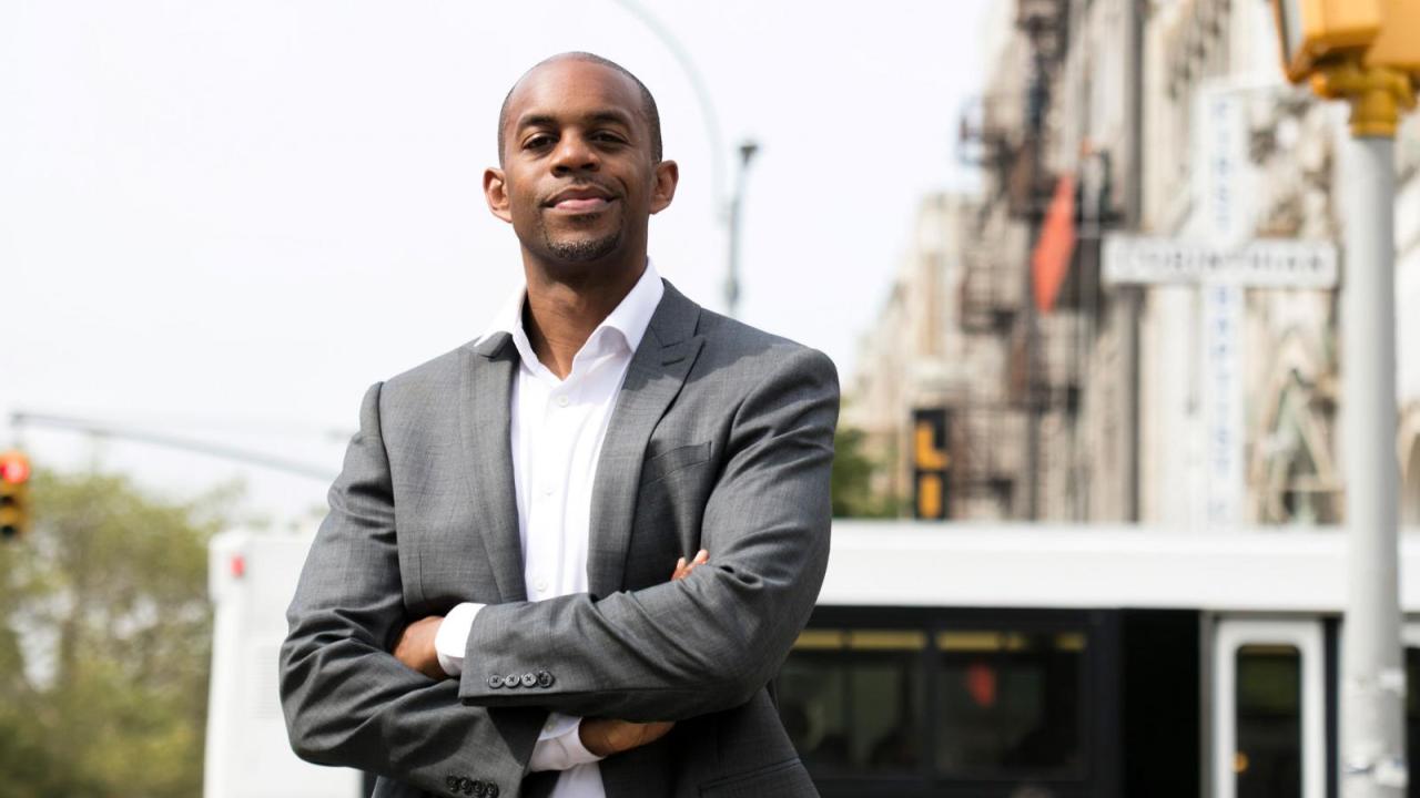 Sidney Hankerson, MD, Gets Vanneck-Bailey Award from VP&S Apgar Academy ...